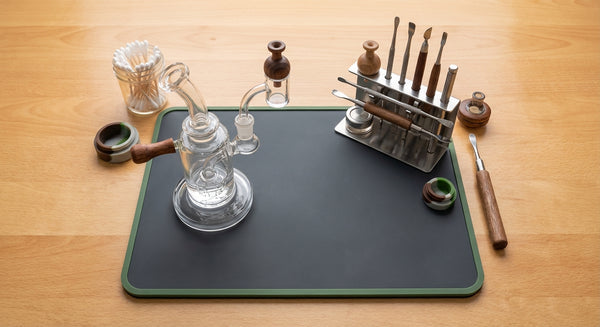Magnetized Dab Stations for Cleaner, Safer Sessions - Oil Slick